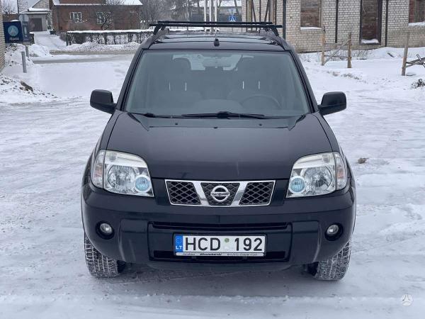 Black Nissan X-Trail 2005 in Moletai, with an engine capacity of 2.18 L and mileage of 283 thousand km for 2450 €, photo 3 on AUTOMOTO.COM.LV