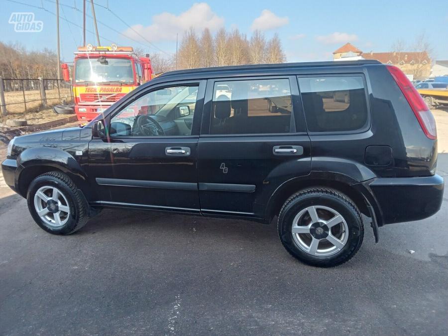 Melns Nissan X-Trail 2005 Šauļi, ar dzinēja tilpumu 2.00 L un nobraukumu 345 tūkst. km par 1280 €, foto 1 vietnē AUTOMOTO.COM.LV