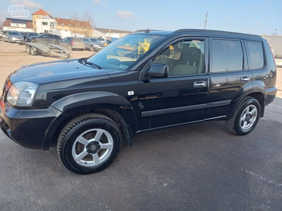 Melns Nissan X-Trail 2005 Šauļi, ar dzinēja tilpumu 2.00 L un nobraukumu 345 tūkst. km par 1280 €, foto 3 vietnē AUTOMOTO.COM.LV