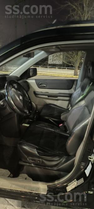 Melns Nissan X-Trail 2005 Rīga, ar dzinēja tilpumu 2.20 L un nobraukumu 314 tūkst. km par 3000 €, foto 5 vietnē AUTOMOTO.COM.LV
