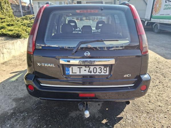 Melns Nissan X-Trail 2005 Daugavpils, ar dzinēja tilpumu 2.00 L un nobraukumu 319 tūkst. km par 3300 €, foto 2 vietnē AUTOMOTO.COM.LV