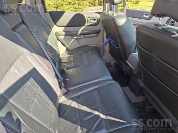 Melns Nissan X-Trail 2005 Daugavpils, ar dzinēja tilpumu 2.00 L un nobraukumu 319 tūkst. km par 3300 €, foto 10 vietnē AUTOMOTO.COM.LV