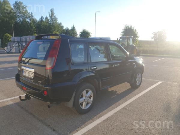 Melns Nissan X-Trail 2005 Rīga, ar dzinēja tilpumu 2.20 L un nobraukumu 276 tūkst. km par 3900 €, foto 2 vietnē AUTOMOTO.COM.LV