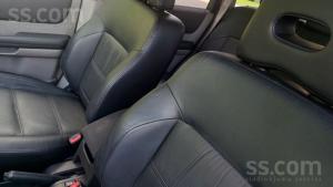 Black Nissan X-Trail 2005 in Riga, with an engine capacity of 2.20 L and mileage of 243 thousand km for 3500 €, photo 5 on AUTOMOTO.COM.LV