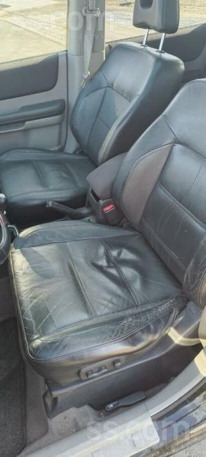 Black Nissan X-Trail 2005 in Riga, with an engine capacity of 2.20 L and mileage of 317 thousand km for 3800 €, photo 8 on AUTOMOTO.COM.LV