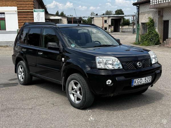 Черный Ниссан ИксТрейл 2005 в Укмерге, объемом двигателя 2.18 л и пробегом 309 тыс. км за 1800 €, фото 2 на AUTOMOTO.COM.LV