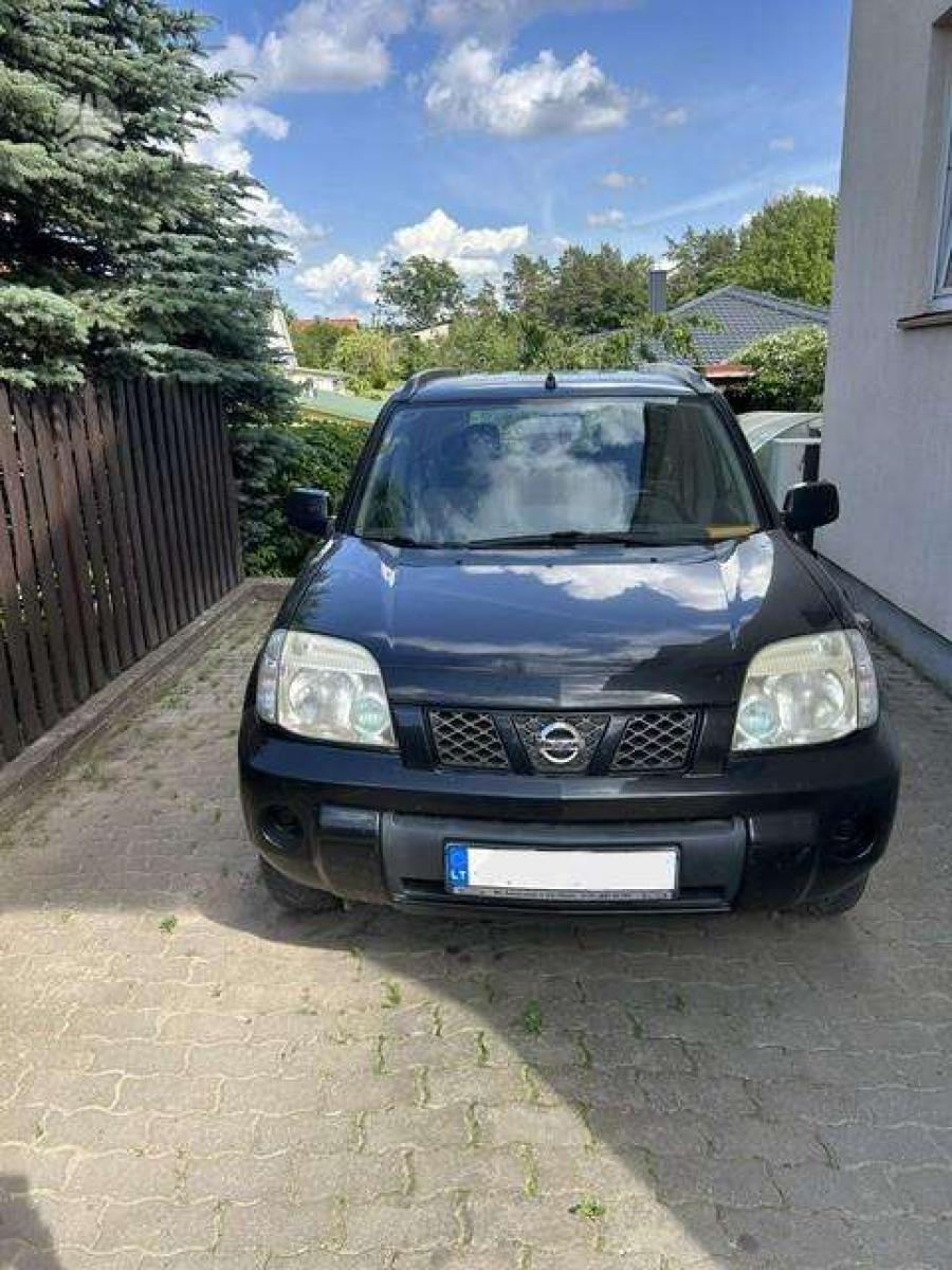 Black Nissan X-Trail 2005 in Vilnius, with an engine capacity of 2.18 L and mileage of 239 thousand km for 1300 €, photo 3 on AUTOMOTO.COM.LV