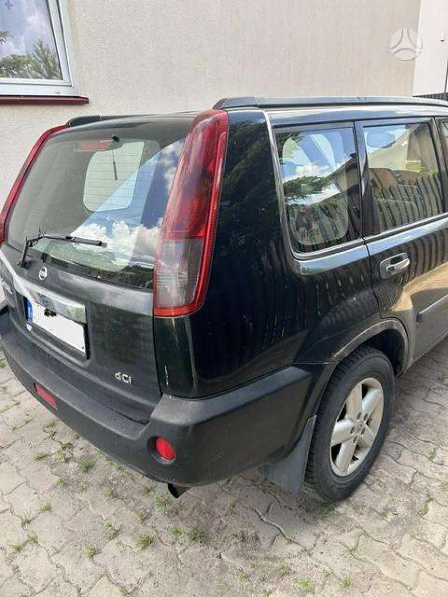 Black Nissan X-Trail 2005 in Vilnius, with an engine capacity of 2.18 L and mileage of 239 thousand km for 1300 €, photo 5 on AUTOMOTO.COM.LV