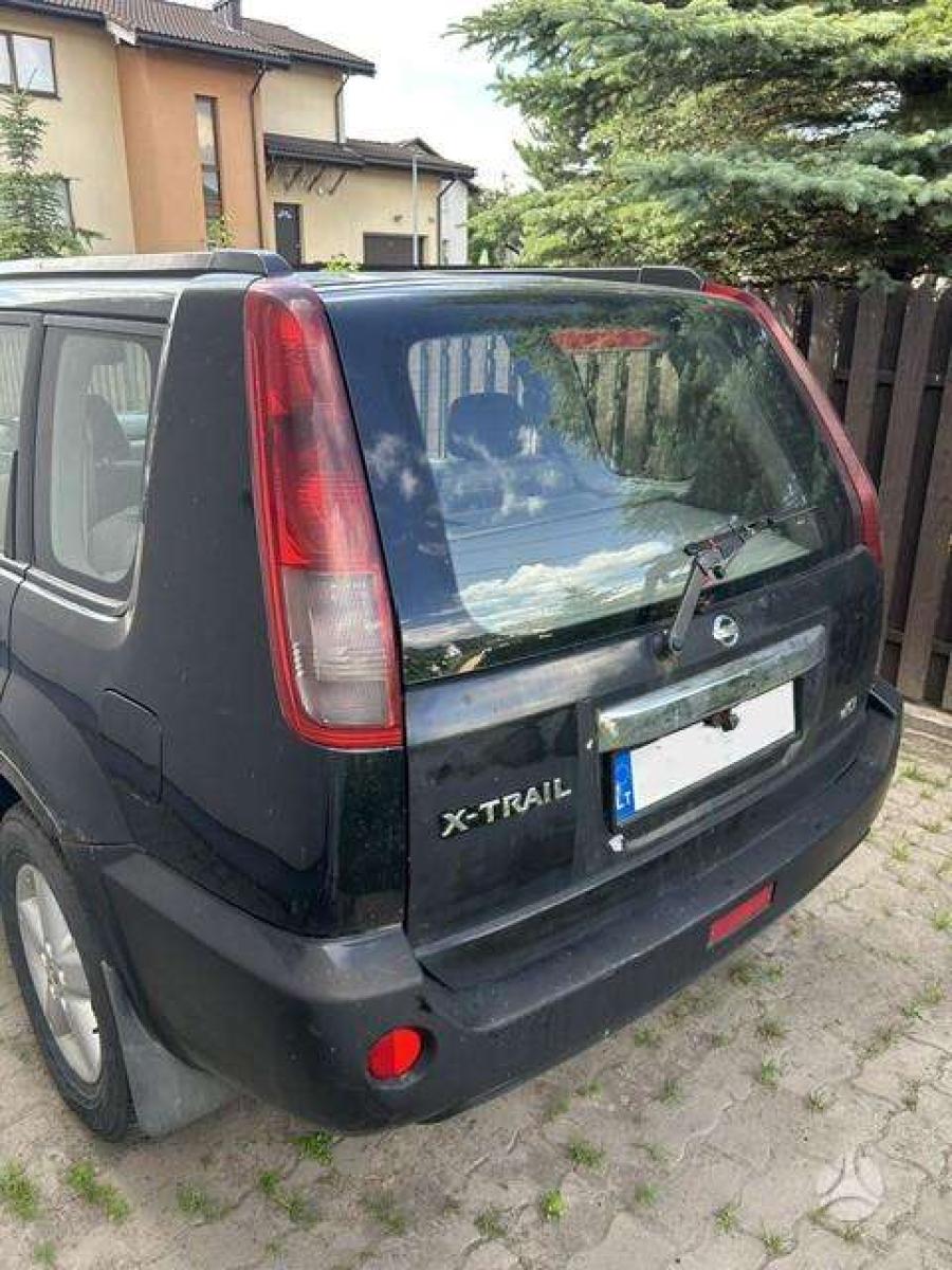 Black Nissan X-Trail 2005 in Vilnius, with an engine capacity of 2.18 L and mileage of 239 thousand km for 1300 €, photo 6 on AUTOMOTO.COM.LV