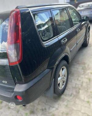 Black Nissan X-Trail 2005 in Vilnius, with an engine capacity of 2.18 L and mileage of 239 thousand km for 1300 €, photo 8 on AUTOMOTO.COM.LV