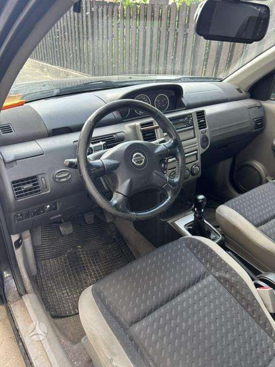 Black Nissan X-Trail 2005 in Vilnius, with an engine capacity of 2.18 L and mileage of 239 thousand km for 1300 €, photo 9 on AUTOMOTO.COM.LV