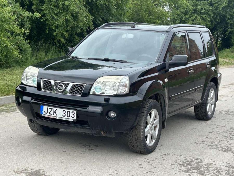Black Nissan X-Trail 2005 in Ukmerge, with an engine capacity of 2.50 L and mileage of 247 thousand km for 1950 €, photo 1 on AUTOMOTO.COM.LV