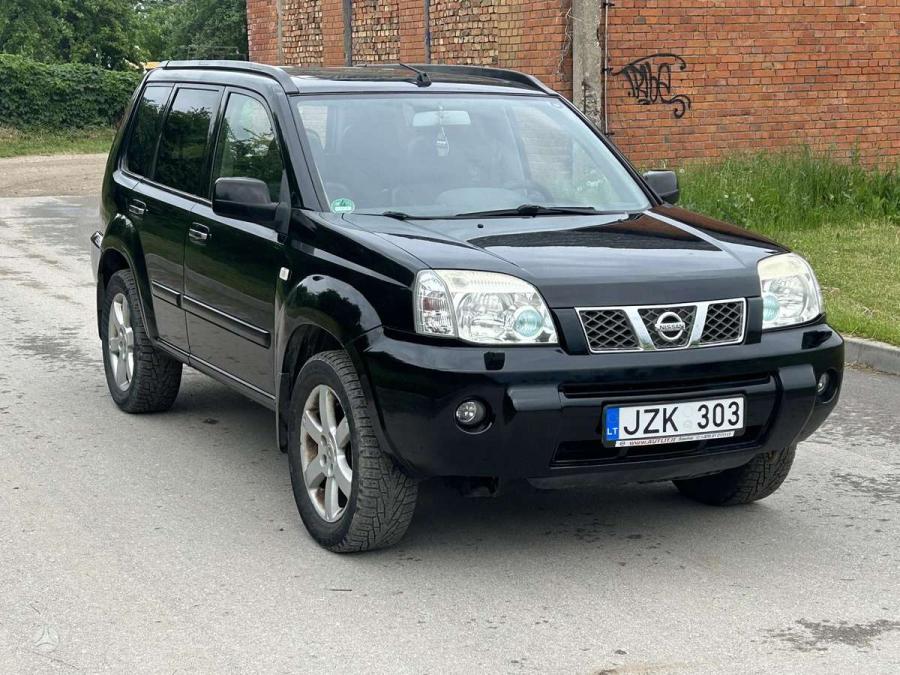 Black Nissan X-Trail 2005 in Ukmerge, with an engine capacity of 2.50 L and mileage of 247 thousand km for 1950 €, photo 3 on AUTOMOTO.COM.LV