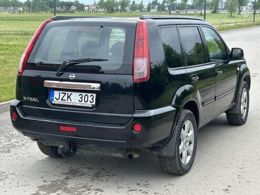 Black Nissan X-Trail 2005 in Ukmerge, with an engine capacity of 2.50 L and mileage of 247 thousand km for 1950 €, photo 4 on AUTOMOTO.COM.LV