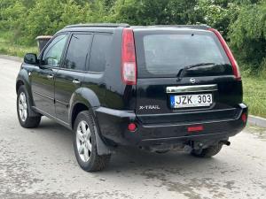Black Nissan X-Trail 2005 in Ukmerge, with an engine capacity of 2.50 L and mileage of 247 thousand km for 1950 €, photo 5 on AUTOMOTO.COM.LV