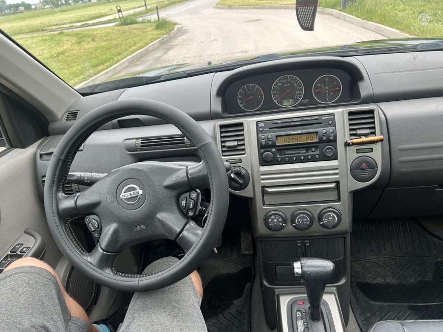 Black Nissan X-Trail 2005 in Ukmerge, with an engine capacity of 2.50 L and mileage of 247 thousand km for 1950 €, photo 11 on AUTOMOTO.COM.LV