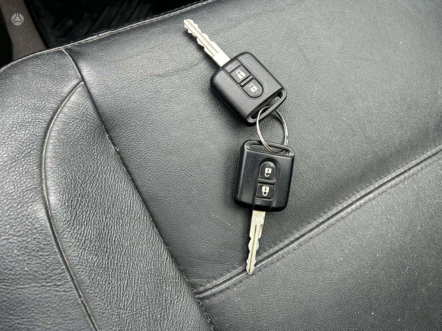 Black Nissan X-Trail 2005 in Ukmerge, with an engine capacity of 2.50 L and mileage of 247 thousand km for 1950 €, photo 16 on AUTOMOTO.COM.LV