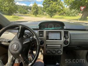 Melns Nissan X-Trail 2005 Tukums, ar dzinēja tilpumu 2.20 L un nobraukumu 378 tūkst. km par 1400 €, foto 6 vietnē AUTOMOTO.COM.LV