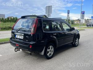 Melns Nissan X-Trail 2005 Rīga, ar dzinēja tilpumu 2.20 L un nobraukumu 350 tūkst. km par 2500 €, foto 5 vietnē AUTOMOTO.COM.LV