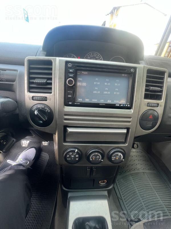 Black Nissan X-Trail 2005 in Riga, with an engine capacity of 2.20 L and mileage of 350 thousand km for 2500 €, photo 6 on AUTOMOTO.COM.LV