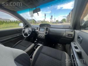 Melns Nissan X-Trail 2005 Rīga, ar dzinēja tilpumu 2.20 L un nobraukumu 350 tūkst. km par 2500 €, foto 8 vietnē AUTOMOTO.COM.LV