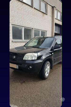 Black Nissan X-Trail 2005 in Anyksciai, with an engine capacity of 2.18 L and mileage of 273 thousand km for 1500 €, photo 3 on AUTOMOTO.COM.LV