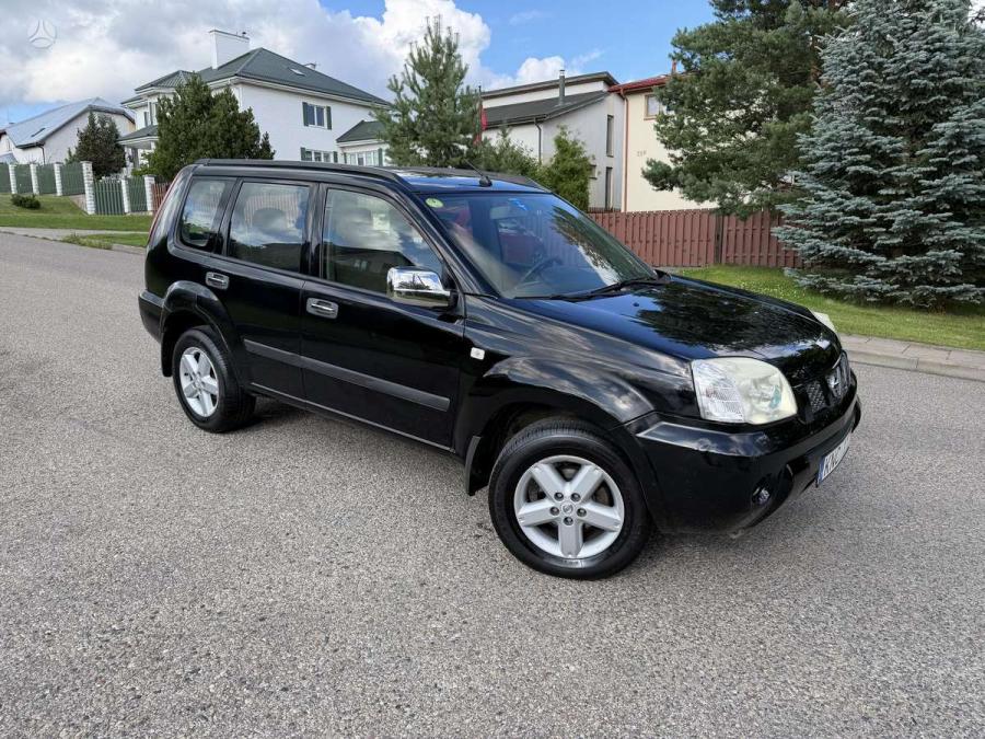 Black Nissan X-Trail 2005 in Vilnius, with an engine capacity of 2.18 L and mileage of 0 thousand km for 2200 €, photo 3 on AUTOMOTO.COM.LV