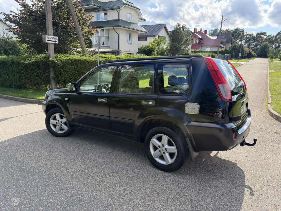 Black Nissan X-Trail 2005 in Vilnius, with an engine capacity of 2.18 L and mileage of 0 thousand km for 2200 €, photo 7 on AUTOMOTO.COM.LV