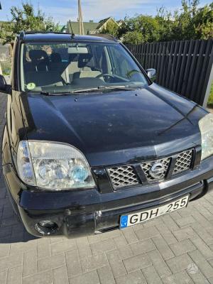 Black Nissan X-Trail 2005 in Kursenai, with an engine capacity of 2.18 L and mileage of 250 thousand km for 1600 €, photo 3 on AUTOMOTO.COM.LV