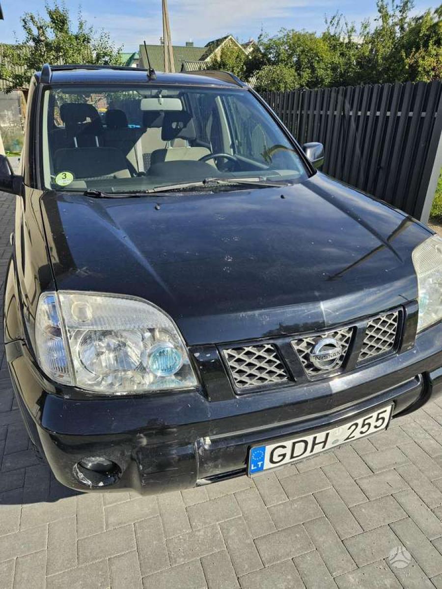 Black Nissan X-Trail 2005 in Kursenai, with an engine capacity of 2.18 L and mileage of 250 thousand km for 1600 €, photo 3 on AUTOMOTO.COM.LV