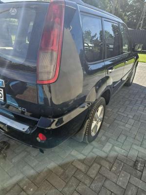 Black Nissan X-Trail 2005 in Kursenai, with an engine capacity of 2.18 L and mileage of 250 thousand km for 1600 €, photo 6 on AUTOMOTO.COM.LV