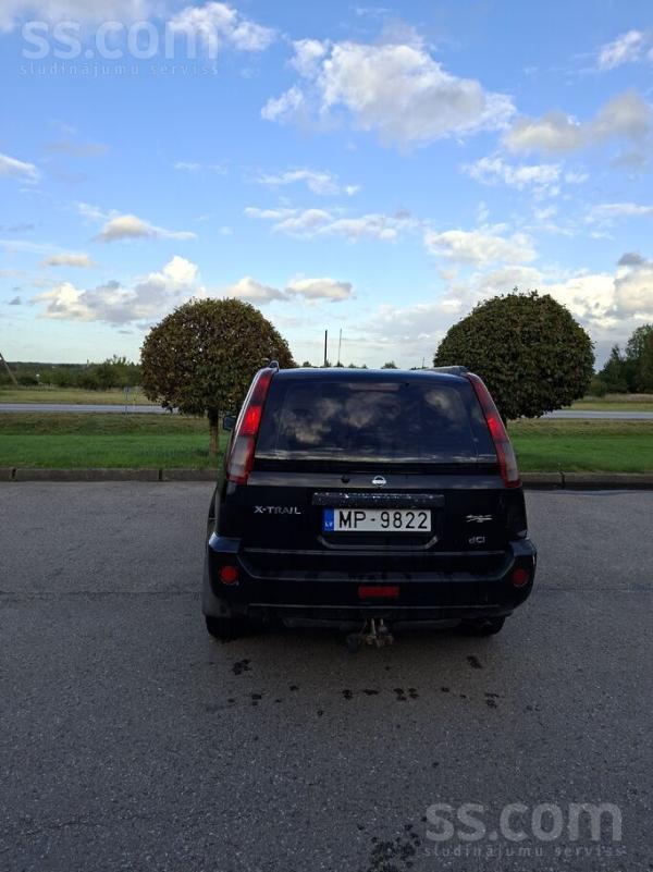 Black Nissan X-Trail 2005 in Kuldiga, with an engine capacity of 2.20 L and mileage of 467 thousand km for 2000 €, photo 4 on AUTOMOTO.COM.LV