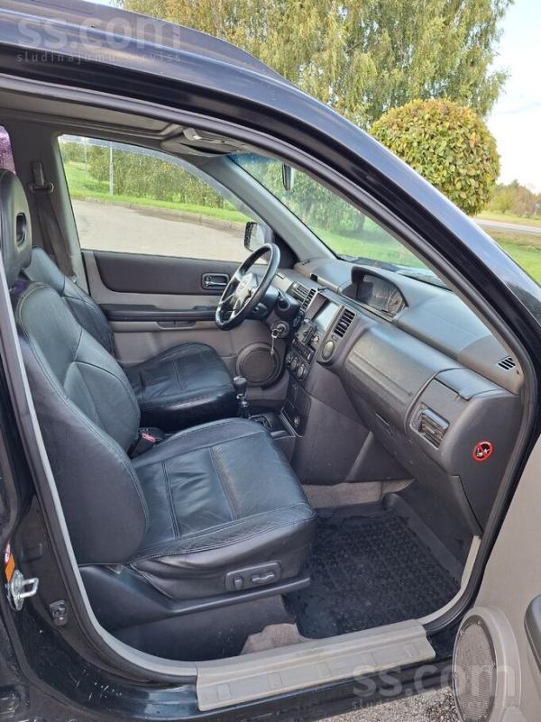 Black Nissan X-Trail 2005 in Kuldiga, with an engine capacity of 2.20 L and mileage of 467 thousand km for 2000 €, photo 6 on AUTOMOTO.COM.LV