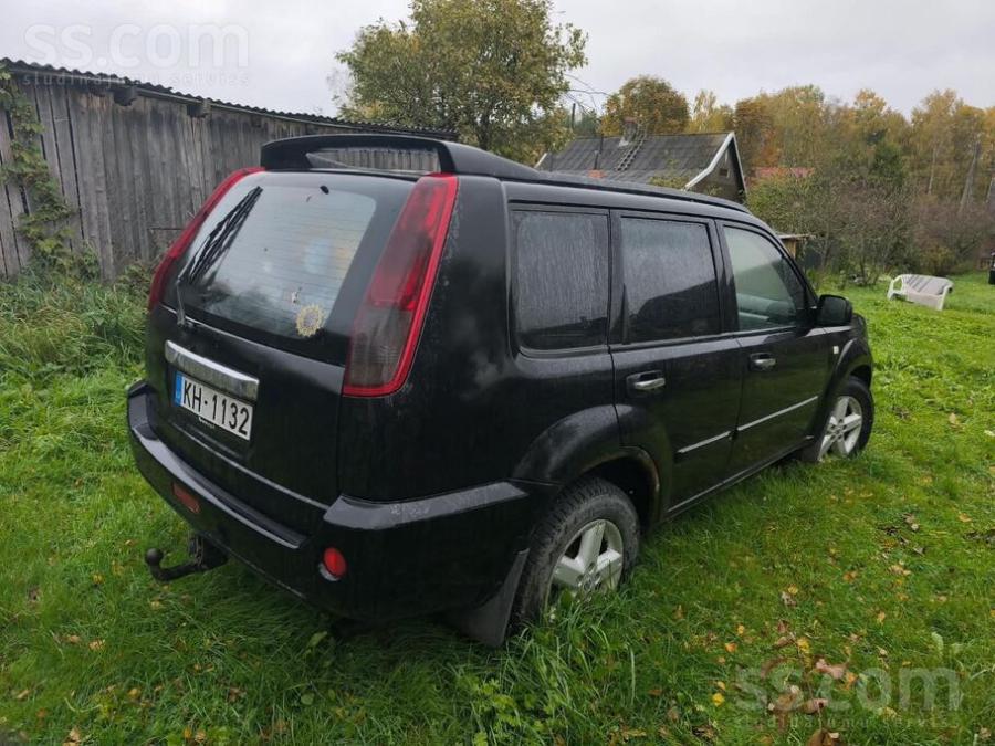 Melns Nissan X-Trail 2005 Rēzekne, ar dzinēja tilpumu 2.50 L un nobraukumu 324 tūkst. km par 750 €, foto 3 vietnē AUTOMOTO.COM.LV