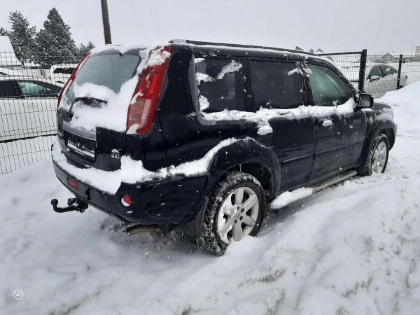 Black Nissan X-Trail 2006 in Kaunas, with an engine capacity of 2.00 L and mileage of 250 thousand km for 2300 €, photo 4 on AUTOMOTO.COM.LV