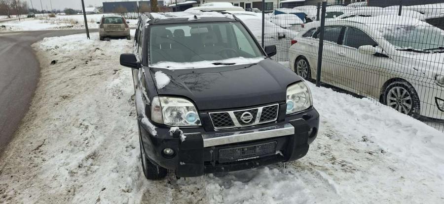Black Nissan X-Trail 2006 in Kaunas, with an engine capacity of 2.18 L and mileage of 200 thousand km for 2350 €, photo 3 on AUTOMOTO.COM.LV