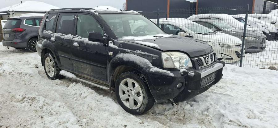 Black Nissan X-Trail 2006 in Kaunas, with an engine capacity of 2.18 L and mileage of 200 thousand km for 2350 €, photo 4 on AUTOMOTO.COM.LV