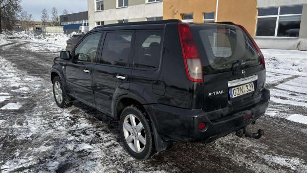 Black Nissan X-Trail 2006 in Vilnius, with an engine capacity of 2.18 L and mileage of 331 thousand km for 2200 €, photo 4 on AUTOMOTO.COM.LV