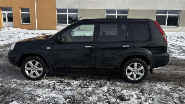 Black Nissan X-Trail 2006 in Vilnius, with an engine capacity of 2.18 L and mileage of 331 thousand km for 2200 €, photo 6 on AUTOMOTO.COM.LV