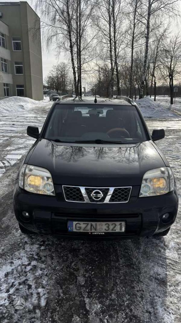 Black Nissan X-Trail 2006 in Vilnius, with an engine capacity of 2.18 L and mileage of 331 thousand km for 2200 €, photo 7 on AUTOMOTO.COM.LV