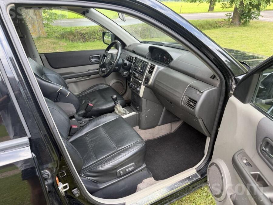 Black Nissan X-Trail 2006 in Riga, with an engine capacity of 2.20 L and mileage of 294 thousand km for 1650 €, photo 6 on AUTOMOTO.COM.LV