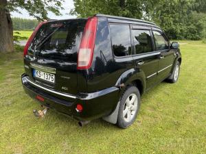 Black Nissan X-Trail 2006 in Riga, with an engine capacity of 2.20 L and mileage of 294 thousand km for 1650 €, photo 10 on AUTOMOTO.COM.LV