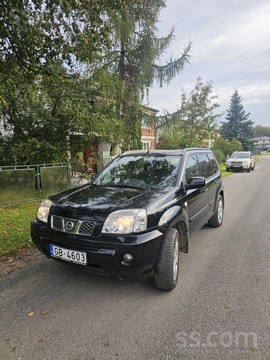Черный Ниссан ИксТрейл 2006 в Рига, объемом двигателя 2.50 л и пробегом 144 тыс. км за 2200 €, фото 1 на AUTOMOTO.COM.LV
