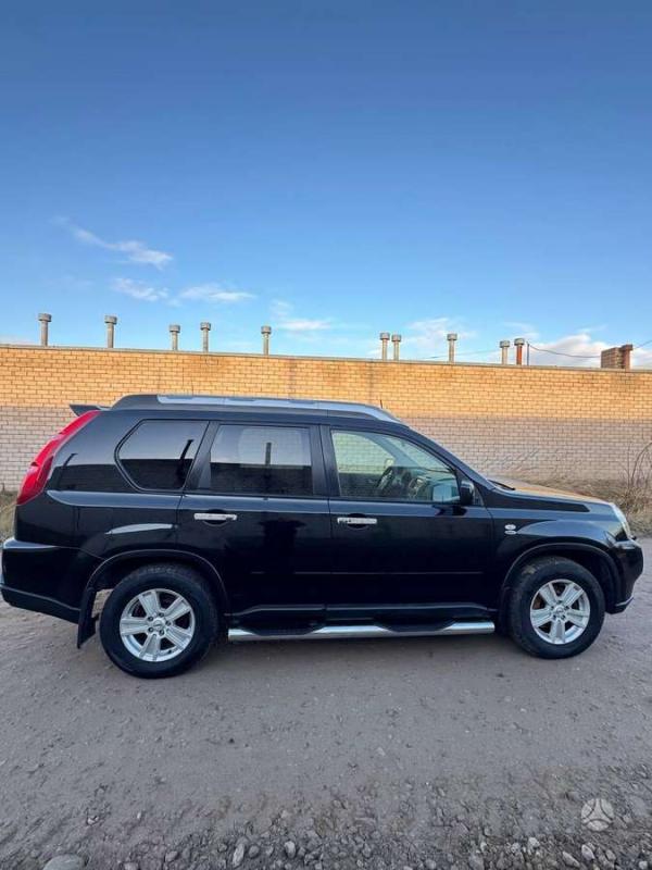 Black Nissan X-Trail 2007 in Kaunas, with an engine capacity of 2.00 L and mileage of 260 thousand km for 4300 €, photo 7 on AUTOMOTO.COM.LV