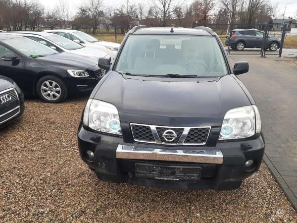 Black Nissan X-Trail 2007 in Kaunas, with an engine capacity of 2.18 L and mileage of 200 thousand km for 2400 €, photo 3 on AUTOMOTO.COM.LV