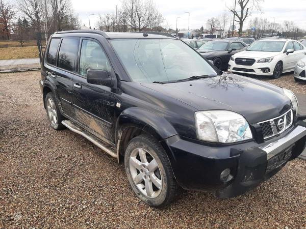 Black Nissan X-Trail 2007 in Kaunas, with an engine capacity of 2.18 L and mileage of 200 thousand km for 2400 €, photo 4 on AUTOMOTO.COM.LV