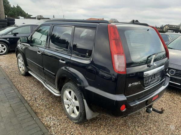 Black Nissan X-Trail 2007 in Kaunas, with an engine capacity of 2.18 L and mileage of 200 thousand km for 2400 €, photo 6 on AUTOMOTO.COM.LV
