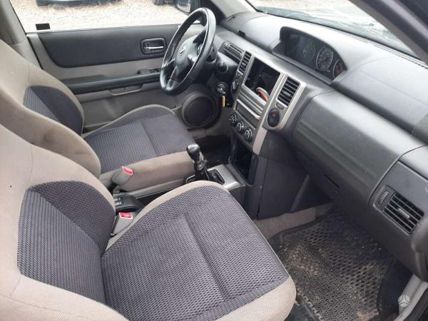 Black Nissan X-Trail 2007 in Kaunas, with an engine capacity of 2.18 L and mileage of 200 thousand km for 2400 €, photo 8 on AUTOMOTO.COM.LV
