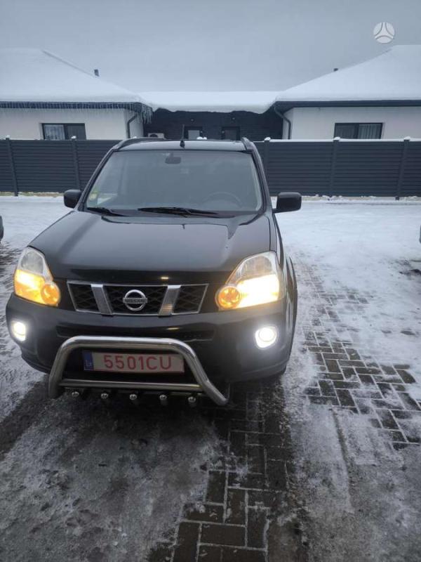 Black Nissan X-Trail 2007 in Vilnius, with an engine capacity of 2.18 L and mileage of 250 thousand km for 3999 €, photo 1 on AUTOMOTO.COM.LV