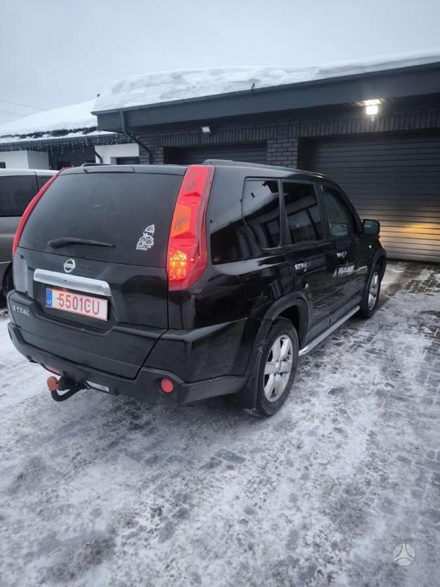 Black Nissan X-Trail 2007 in Vilnius, with an engine capacity of 2.18 L and mileage of 250 thousand km for 3999 €, photo 2 on AUTOMOTO.COM.LV